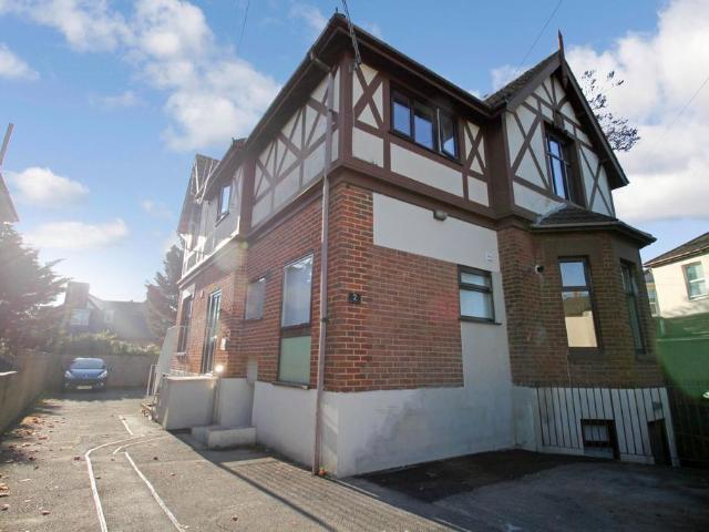 Carlton Road, Bournemouth BH1 2 bed property to rent £1,375 pcm £317 pw
