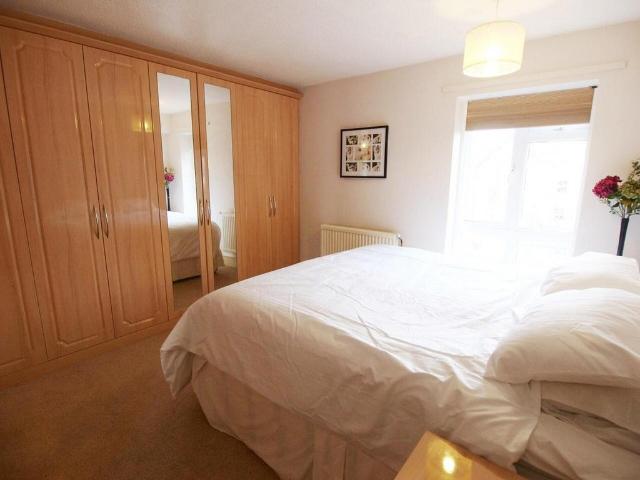 Carlton Road, London 2 bed apartment to rent £2,100 pcm £485 pw