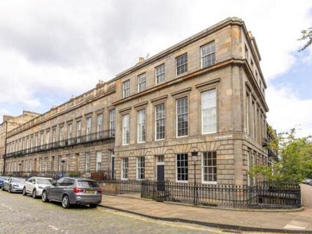 Carlton Street, Edinburgh, 3 Bedroom Flat