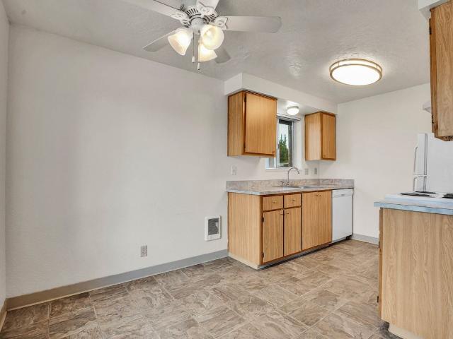 Carlton Square Apartments 2 Bedroom Apartment for Rent at 298 Triple Tree Cir N, Keizer, OR 97303 Keizer