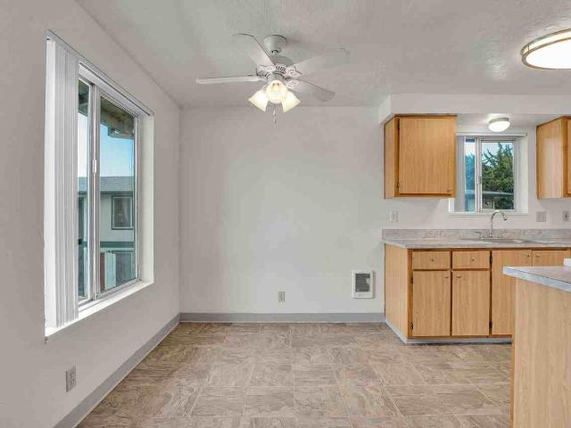 Carlton Square Apartments 2 Bedroom Apartment for Rent at 298 Triple Tree Cir N, Keizer, OR 97303 Keizer