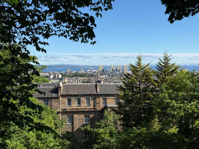 Carlton Terrace, Edinburgh, EH7 3 bed flat to rent £3,500 pcm £808 pw