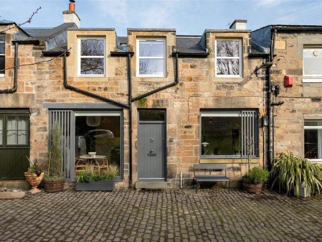 Carlton Terrace Mews, Edinburgh. 2 bed terraced house to rent £2,850 pcm £658 pw