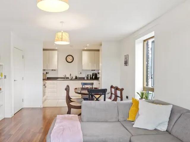 Carlton Vale, London, NW6 5BZ, United Kingdom | 2 bed apartment for rent #113818221 | Rentberry
