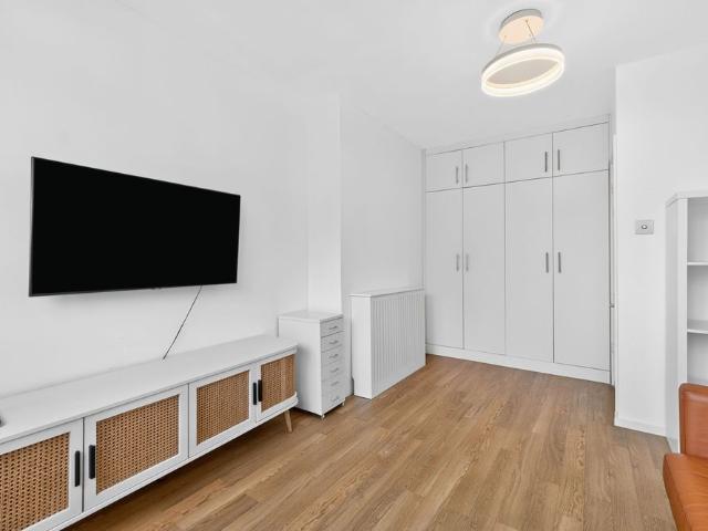 Carlton Vale, London, NW6 5EN