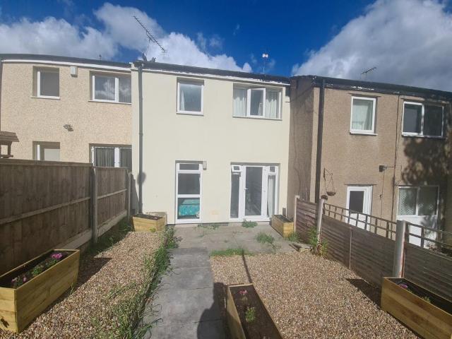 Carlton View, Leeds 4 bed house to rent £1,976 pcm £456 pw