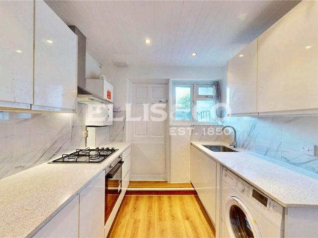 Carlyon Mansions, Ealing Road. 2 bed property to rent £1,850 pcm £427 pw