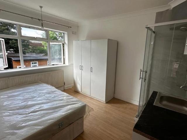 Carlyon Road, Wembley HA0, Room to rent, £950 pcm | PrimeLocation