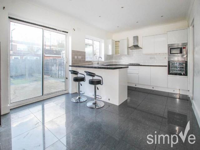 Carlyle Avenue, Southall, Middlesex 4 bed house to rent £4,300 pcm £992 pw