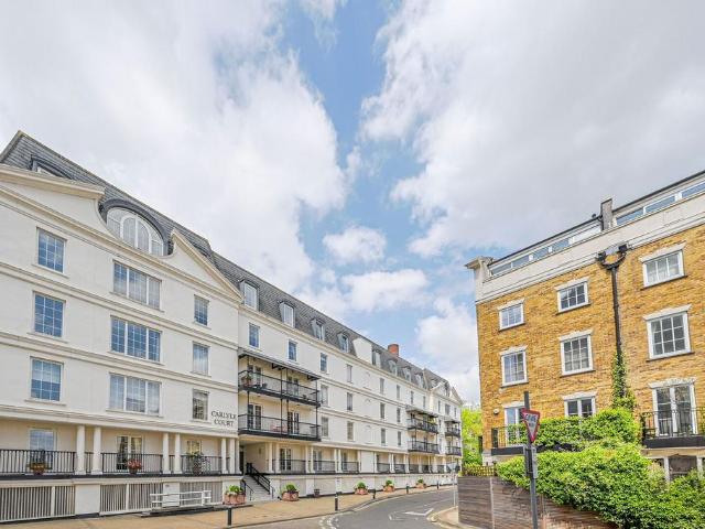 Carlyle Court, Chelsea Harbour. 2 bed flat to rent £3,600 pcm £831 pw
