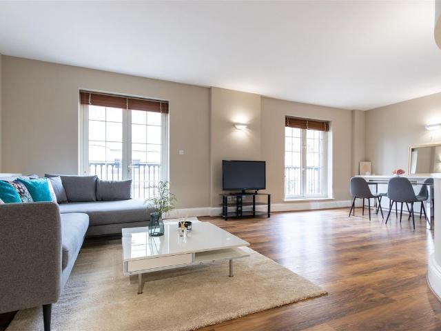 Carlyle Court, Chelsea Harbour SW10, 2 bed flat to rent, £4,117 pcm | PrimeLocation