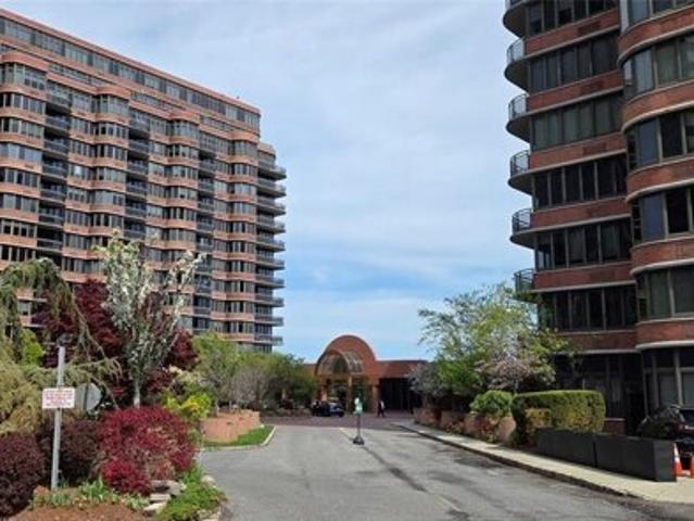 Carlyle Dr Apt Vg, Cliffside Park, Home For Sale