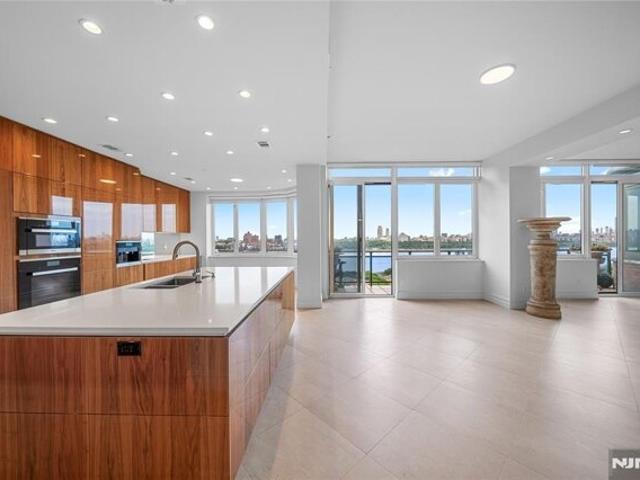 Carlyle Dr Apt Vp, Cliffside Park, Home For Sale