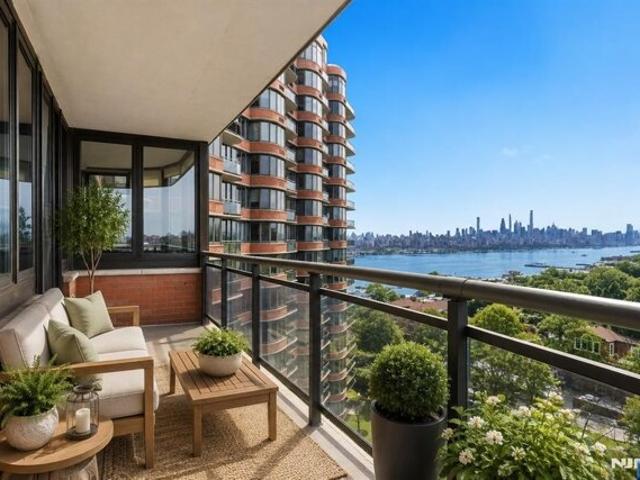 Carlyle Dr Apt Ds, Cliffside Park, Condo For Sale