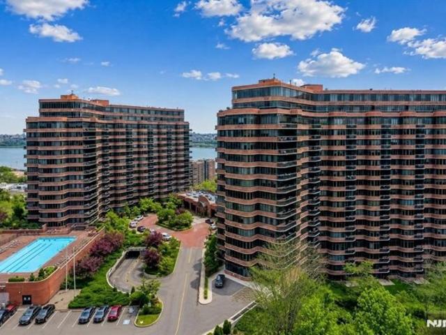 Carlyle Dr Unit J, Cliffside Park, Condo For Sale