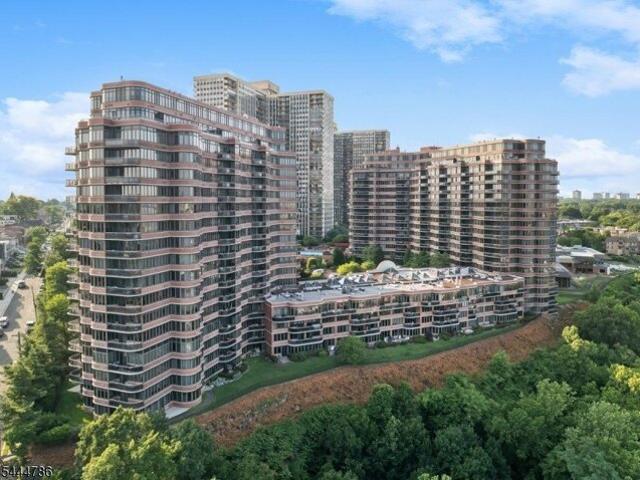 Carlyle Dr Unit Vg, Cliffside Park, Condo For Sale