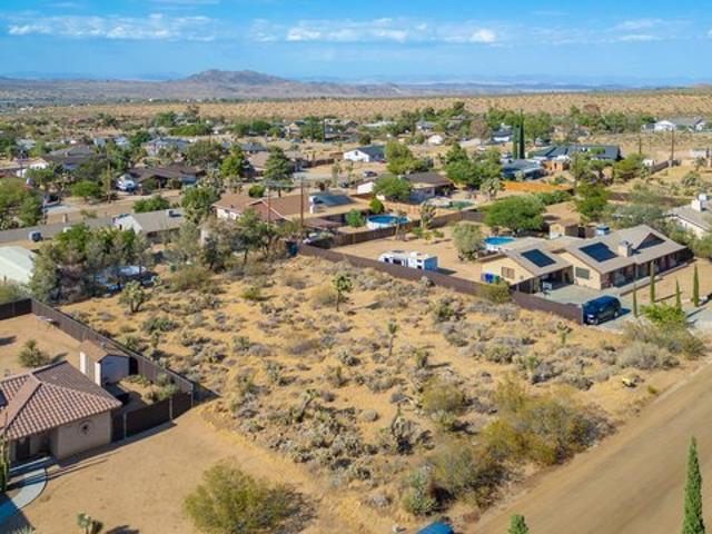 Carlyle Dr, Yucca Valley, CA 92284