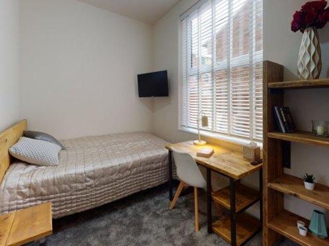 Carlyle Road 5 bed house share to rent £2,520 pcm £582 pw