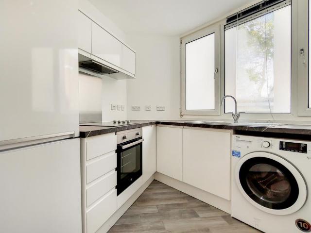 Carlyle Road, London W5 1 bed flat to rent £1,650 pcm £381 pw