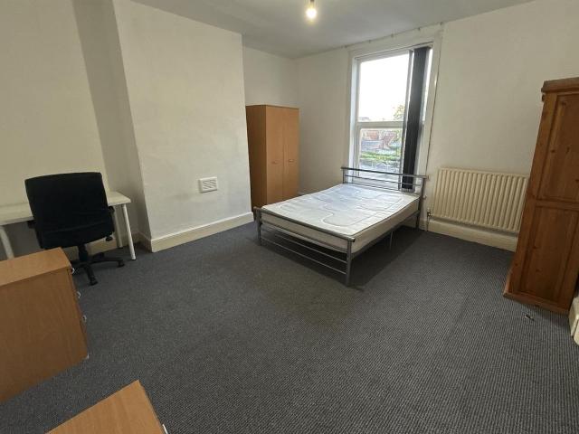 Carlyle Road, Room 3, 1st Floor Middle, Edgbaston B16, Room to rent, £520 pcm | PrimeLocation