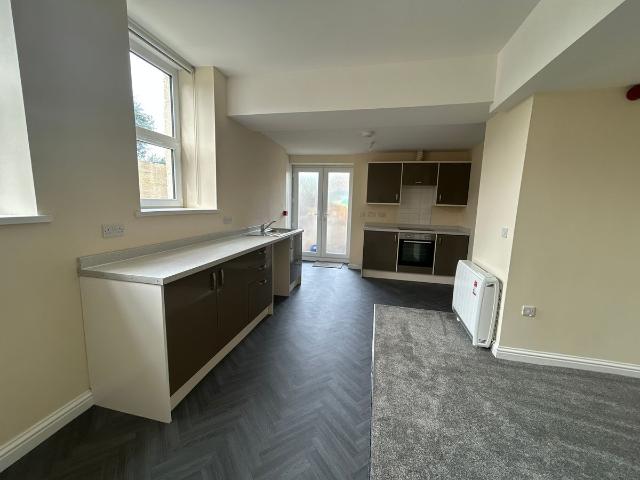 Carmarthen Road, Swansea SA5, 2 bed flat to rent, £800 pcm | PrimeLocation