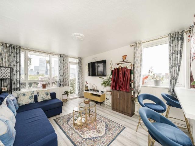 Carmen Street, Canary Wharf E14, 2 bed flat to rent, £2,300 pcm | PrimeLocation