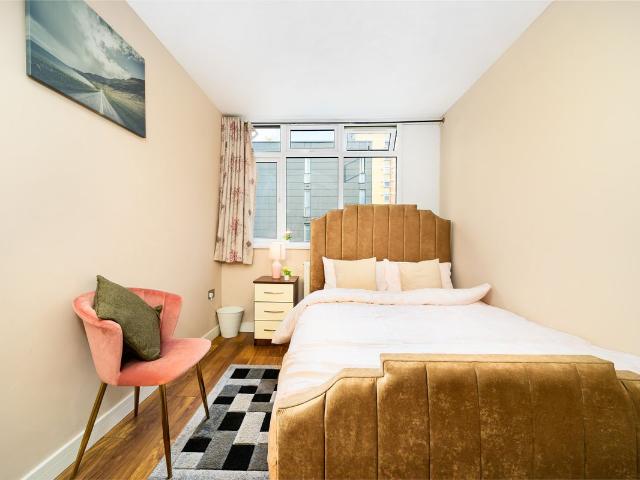 Carmen Street, London E14, Room to rent, £802 pcm | PrimeLocation