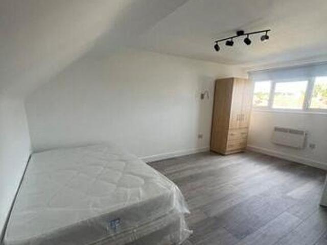 Carmelite Road, Harrow, Studio Flat For