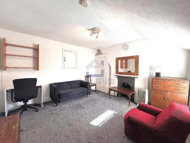 Carminia Road, Balham SW17, 1 bed flat to rent, £1,750 pcm | PrimeLocation