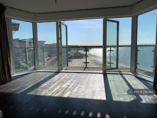 Carmichael Avenue, Greenhithe, DA9 2 bed flat to rent £1,750 pcm £404 pw