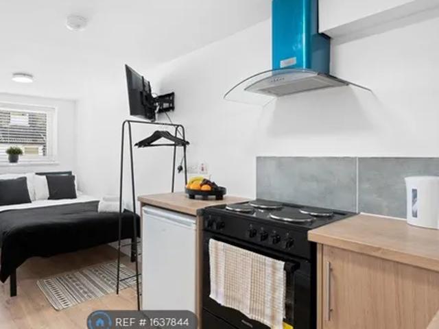 Carmichael Road, London, SE25 5QP, United Kingdom | Room for rent #166440723 | Rentberry