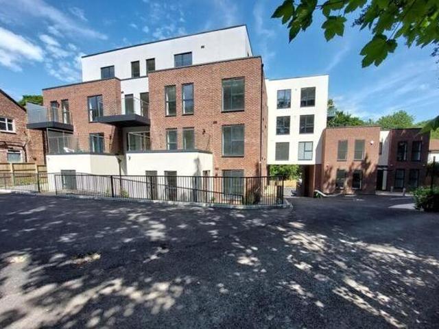 Carmona Court, Cavendish Road, 2 Bedroom Apartment