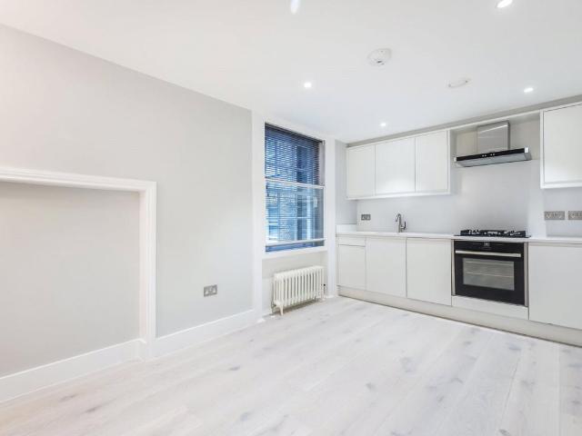 Carnaby Street, W1F 1 bed apartment to rent £2,708 pcm £625 pw