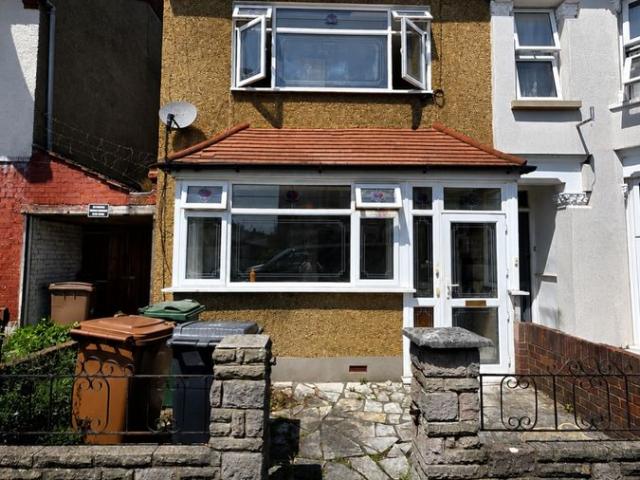 Carnarvon Road, London E10, 3 bed terraced house to rent, £3,000 pcm | PrimeLocation