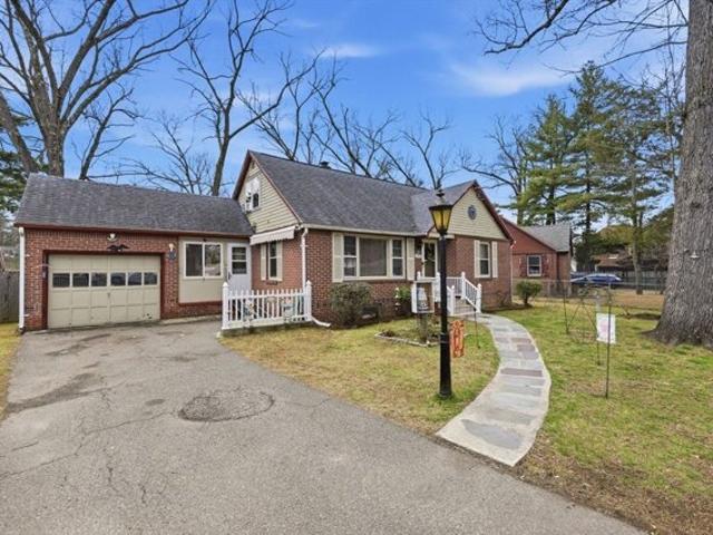 Carnavon Cir, Springfield, Home For Sale