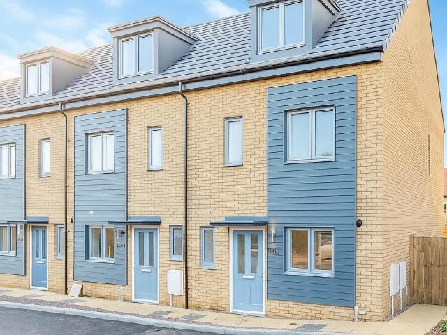 Carnelian Avenue, WELLINGBOROUGH 3 bed house to rent £1,550 pcm £358 pw