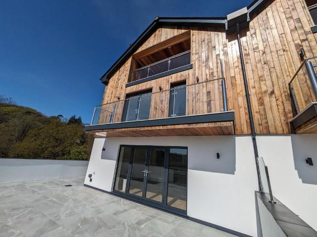 Carnon Gwel, Nr Falmouth TR3 4 bed townhouse to rent £2,250 pcm £519 pw
