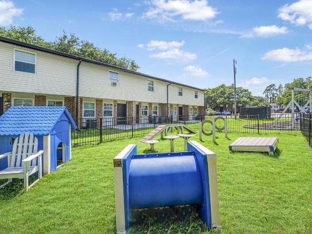 Carolina Breeze Apartments and Townhomes 1 Bedroom Apartment for Rent at 100 Cedar Street, Myrtle Beach, SC 29577