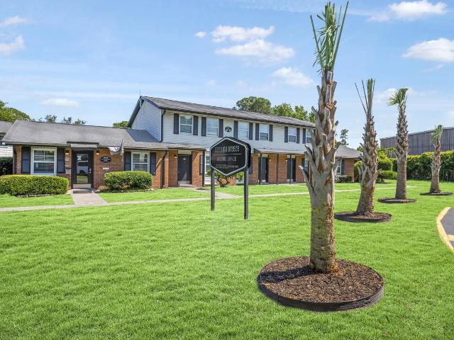 Carolina Breeze Apartments and Townhomes 2 Bedroom Apartment for Rent at 100 Cedar Street, Myrtle Beach, SC 29577