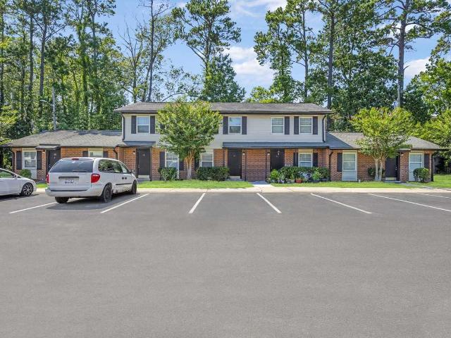 Carolina Breeze Apartments and Townhomes 2 Bedroom Apartment for Rent at 100 Cedar Street, Myrtle Beach, SC 29577