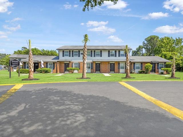 Carolina Breeze Apartments and Townhomes 3 Bedroom Apartment for Rent at 100 Cedar Street, Myrtle Beach, SC 29577