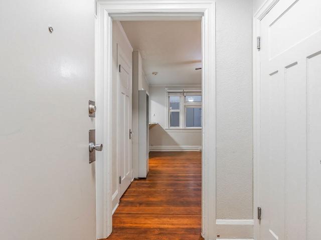 Carolina Court Studio Apartment for Rent at 527 Eastlake Ave E, Seattle, WA 98109 South Lake Union