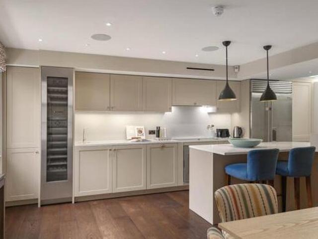 Caroline Terrace, London, 4 Bedroom End