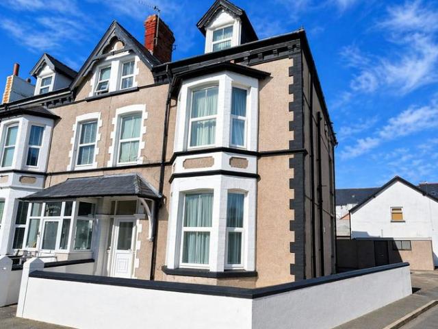 Caroline Road, Llandudno LL30, Studio to rent, £525 pcm | PrimeLocation