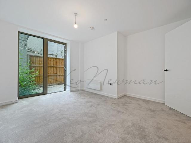 Caroline Street, London, E1 1 bed flat to rent £1,850 pcm £427 pw