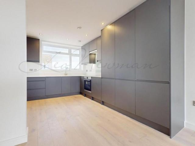 Caroline Street, Limehouse, E1’ 2 bed flat to rent £2,300 pcm £531 pw