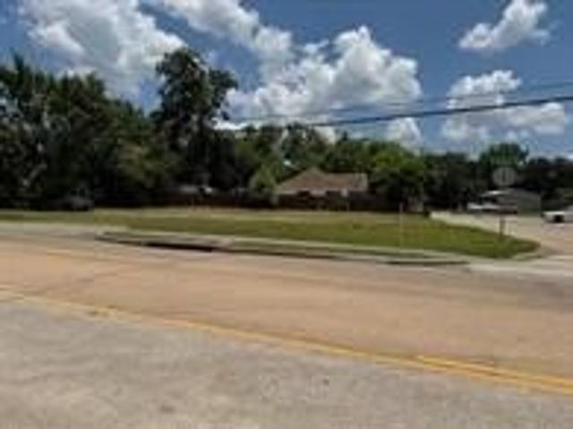 Carolyn St, Humble, TX 77338