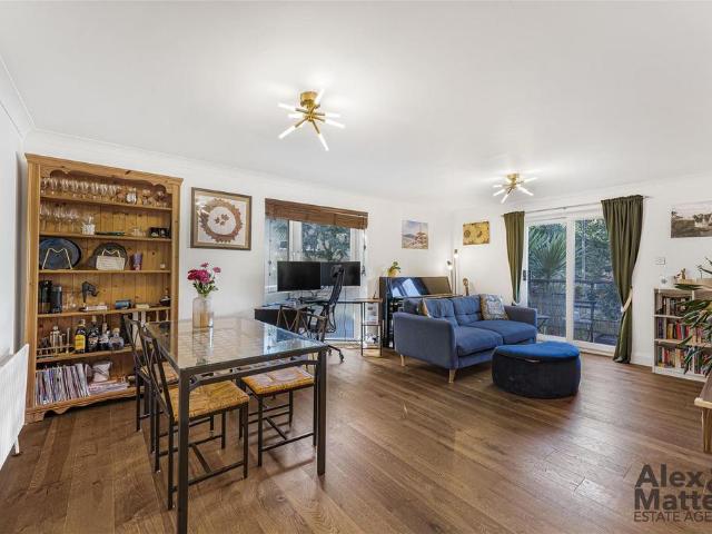 Caronia Court, Plough Way, SE16 2 bed flat to rent £2,300 pcm £531 pw