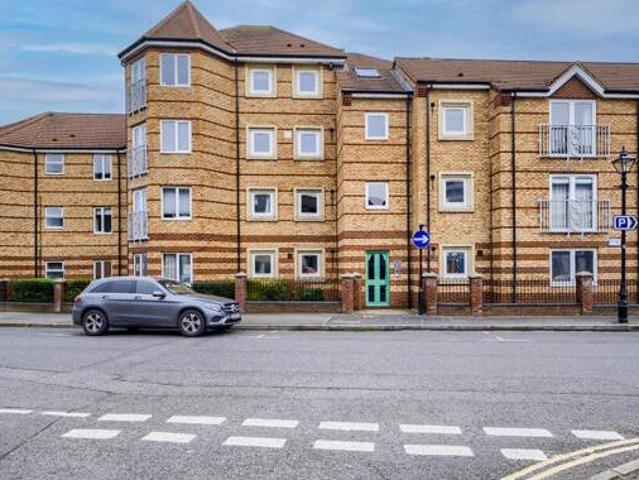 Carpathian Court, Chamberlain Court, 2 Bedroom Apartment