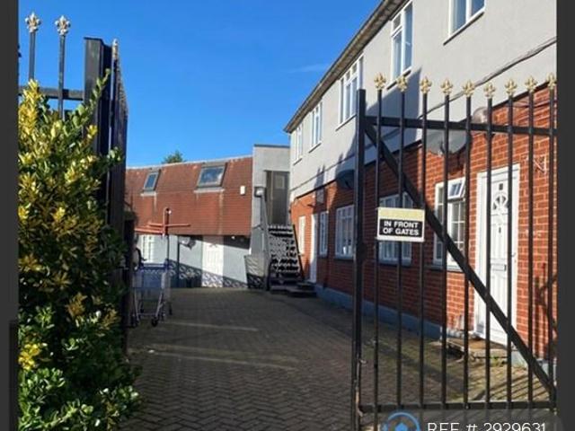 Carpenters Court, Bromley, BR1 1 bed flat to rent £1,395 pcm £322 pw